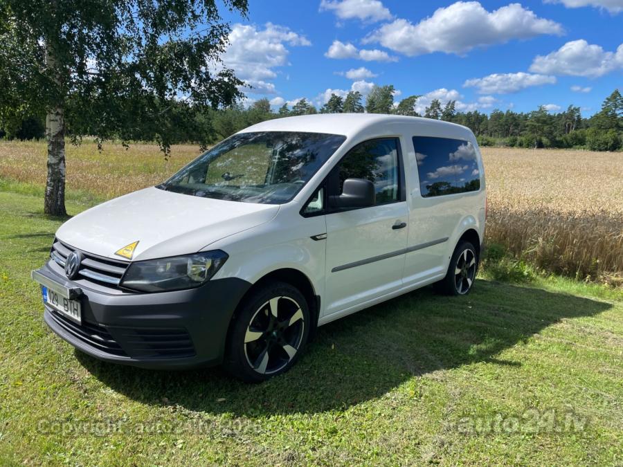 White Volkswagen Caddy 2017 in Tallinn, with an engine capacity of 2.00 L and mileage of 315 thousand km for 11600 €, photo 1 on AUTOMOTO.COM.LV