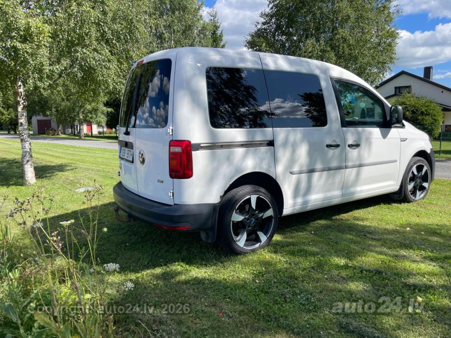 White Volkswagen Caddy 2017 in Tallinn, with an engine capacity of 2.00 L and mileage of 315 thousand km for 11600 €, photo 7 on AUTOMOTO.COM.LV