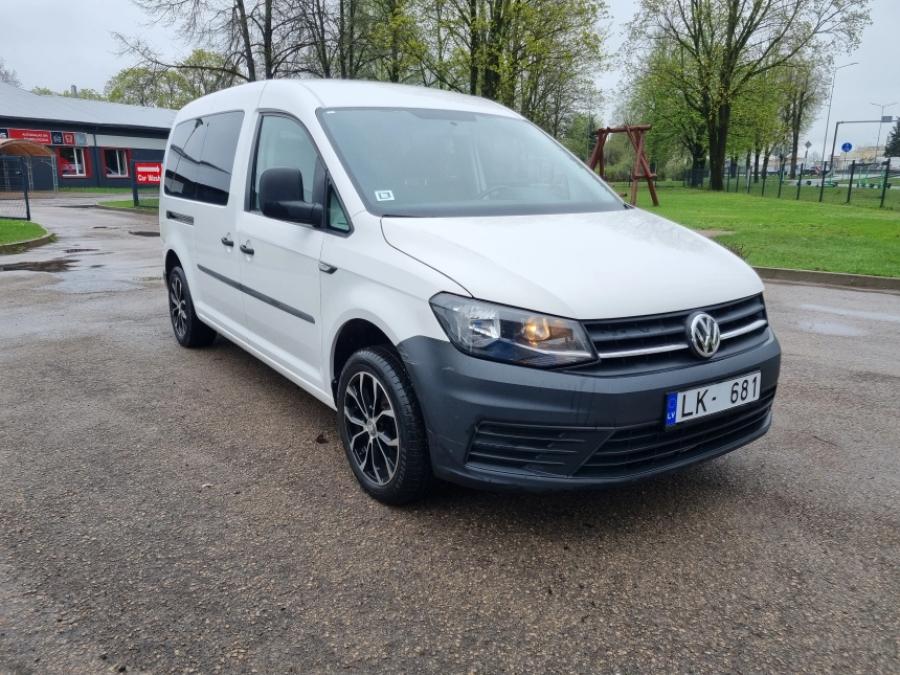 White Volkswagen Caddy 2018 in Riga, with an engine capacity of 2.00 L and mileage of 62 thousand km for 9990 €, photo 4 on AUTOMOTO.COM.LV