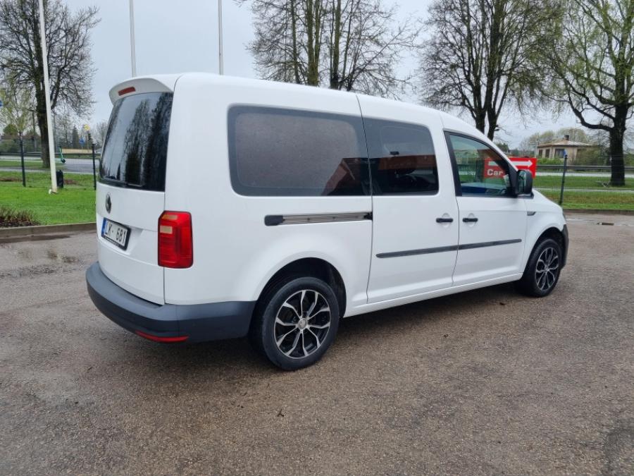 White Volkswagen Caddy 2018 in Riga, with an engine capacity of 2.00 L and mileage of 62 thousand km for 9990 €, photo 6 on AUTOMOTO.COM.LV