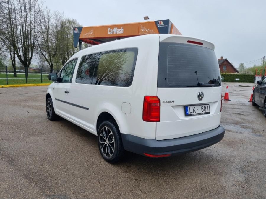 White Volkswagen Caddy 2018 in Riga, with an engine capacity of 2.00 L and mileage of 62 thousand km for 9990 €, photo 8 on AUTOMOTO.COM.LV