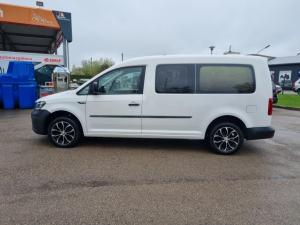 White Volkswagen Caddy 2018 in Riga, with an engine capacity of 2.00 L and mileage of 62 thousand km for 9990 €, photo 9 on AUTOMOTO.COM.LV