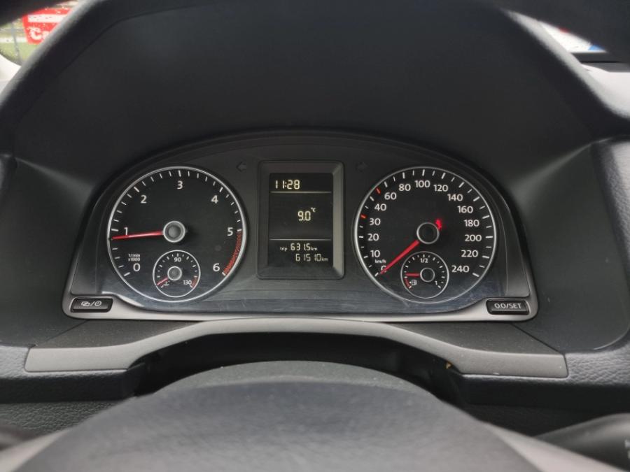 White Volkswagen Caddy 2018 in Riga, with an engine capacity of 2.00 L and mileage of 62 thousand km for 9990 €, photo 11 on AUTOMOTO.COM.LV