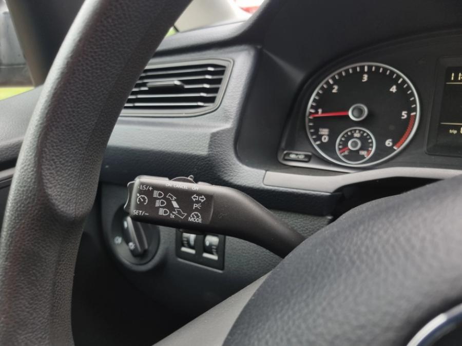 White Volkswagen Caddy 2018 in Riga, with an engine capacity of 2.00 L and mileage of 62 thousand km for 9990 €, photo 12 on AUTOMOTO.COM.LV