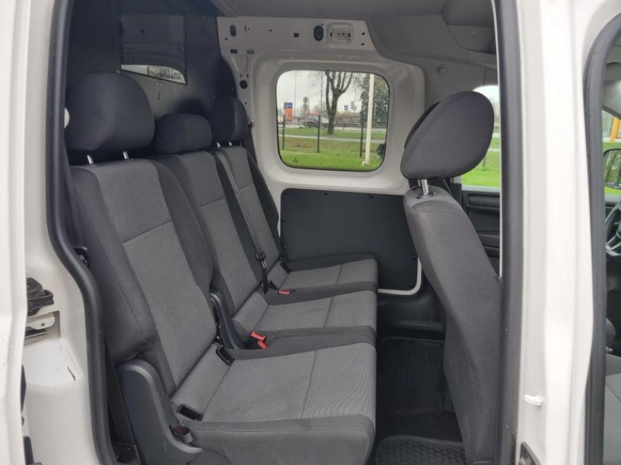 White Volkswagen Caddy 2018 in Riga, with an engine capacity of 2.00 L and mileage of 62 thousand km for 9990 €, photo 14 on AUTOMOTO.COM.LV