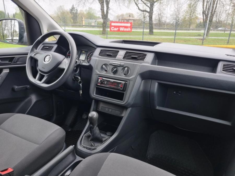 White Volkswagen Caddy 2018 in Riga, with an engine capacity of 2.00 L and mileage of 62 thousand km for 9990 €, photo 15 on AUTOMOTO.COM.LV