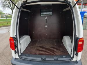 White Volkswagen Caddy 2018 in Riga, with an engine capacity of 2.00 L and mileage of 62 thousand km for 9990 €, photo 16 on AUTOMOTO.COM.LV