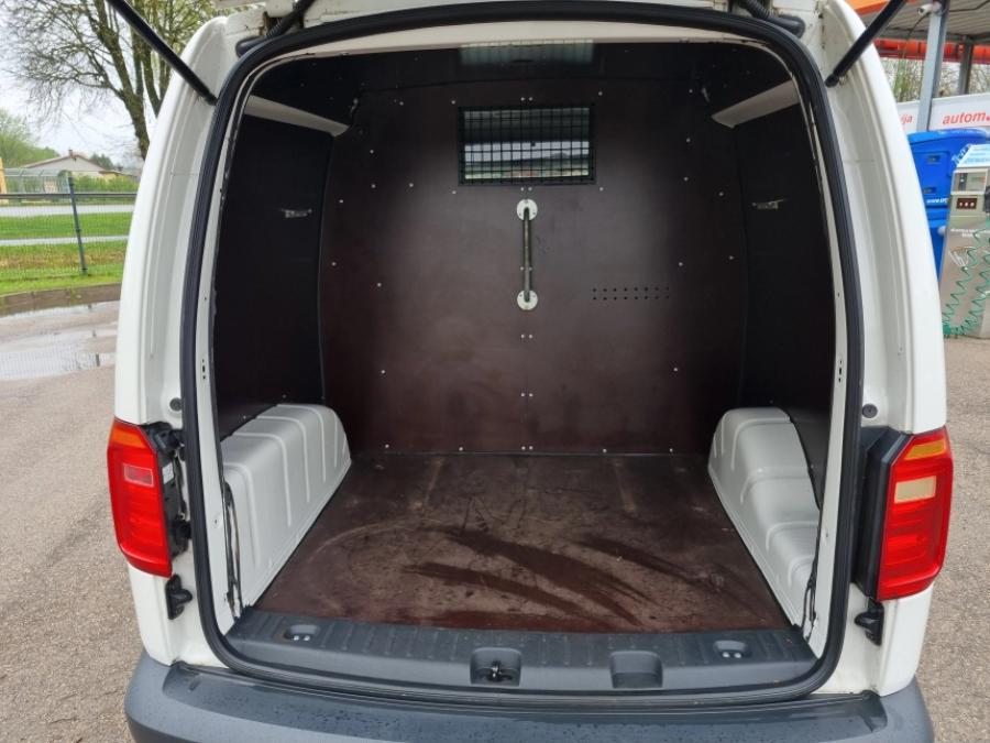 White Volkswagen Caddy 2018 in Riga, with an engine capacity of 2.00 L and mileage of 62 thousand km for 9990 €, photo 16 on AUTOMOTO.COM.LV