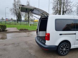 White Volkswagen Caddy 2018 in Riga, with an engine capacity of 2.00 L and mileage of 62 thousand km for 9990 €, photo 17 on AUTOMOTO.COM.LV