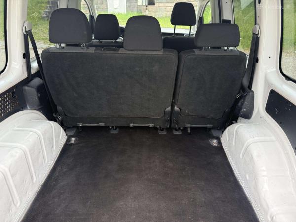 White Volkswagen Caddy 2018 in Lazdijai, with an engine capacity of 2.00 L and mileage of 605 thousand km for 7000 €, photo 8 on AUTOMOTO.COM.LV