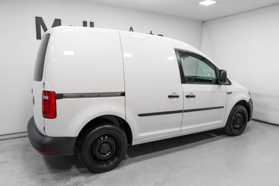 White Volkswagen Caddy 2018 in Vilnius, with an engine capacity of 2.00 L and mileage of 116 thousand km for 9500 €, photo 4 on AUTOMOTO.COM.LV
