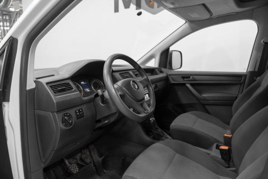 White Volkswagen Caddy 2018 in Vilnius, with an engine capacity of 2.00 L and mileage of 116 thousand km for 9500 €, photo 6 on AUTOMOTO.COM.LV