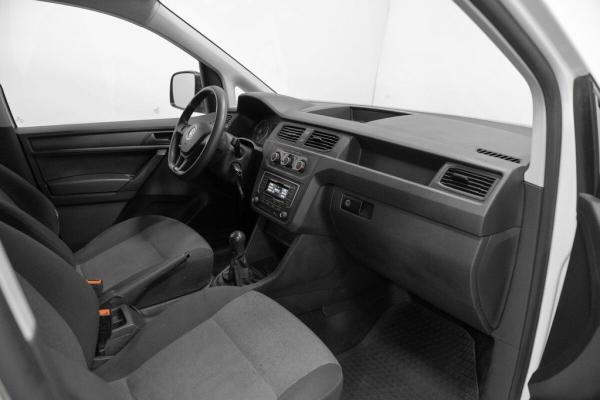 White Volkswagen Caddy 2018 in Vilnius, with an engine capacity of 2.00 L and mileage of 116 thousand km for 9500 €, photo 6 on AUTOMOTO.COM.LV