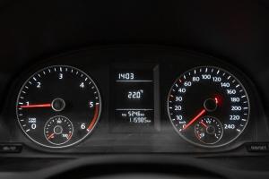 White Volkswagen Caddy 2018 in Vilnius, with an engine capacity of 2.00 L and mileage of 116 thousand km for 9500 €, photo 9 on AUTOMOTO.COM.LV