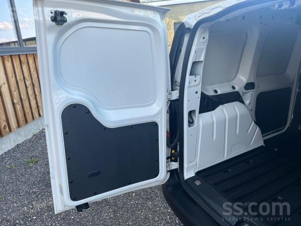 White Volkswagen Caddy 2023 in Cesis, with an engine capacity of 2.00 L and mileage of 220 thousand km for 12950 €, photo 9 on AUTOMOTO.COM.LV