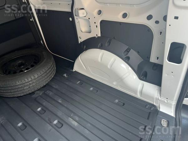 White Volkswagen Caddy 2023 in Cesis, with an engine capacity of 2.00 L and mileage of 220 thousand km for 12950 €, photo 10 on AUTOMOTO.COM.LV