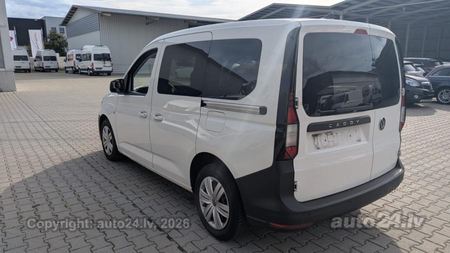 Balts Volkswagen Caddy 2023 Tallina, ar dzinēja tilpumu 1.50 L un nobraukumu 22 tūkst. km par 25990 €, foto 5 vietnē AUTOMOTO.COM.LV
