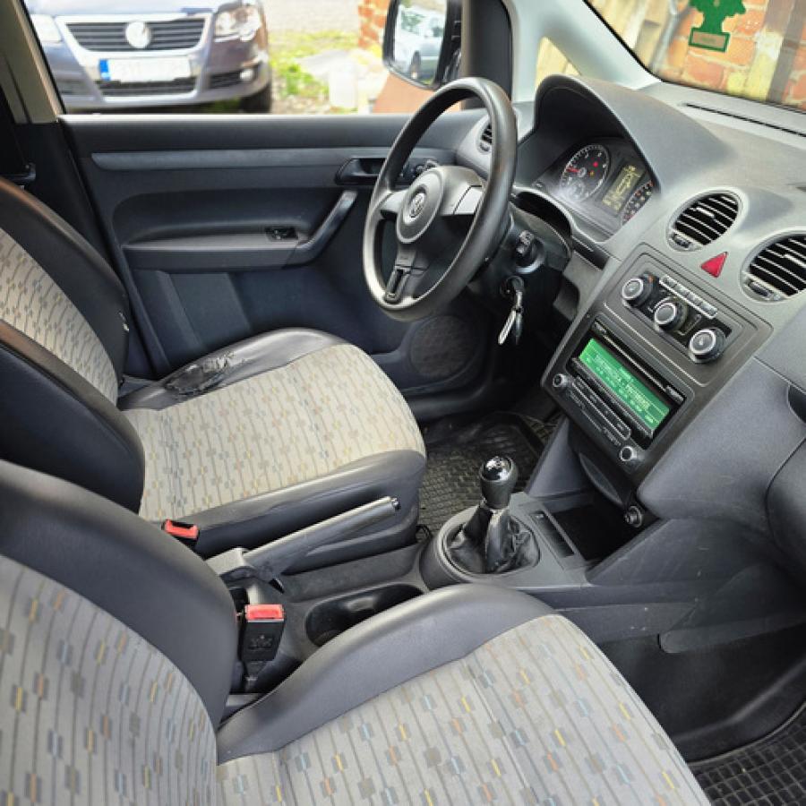 Dzeltens Volkswagen Caddy 2013 Sillamē, ar dzinēja tilpumu 0.00 L un nobraukumu 310 tūkst. km par 4200 €, foto 7 vietnē AUTOMOTO.COM.LV
