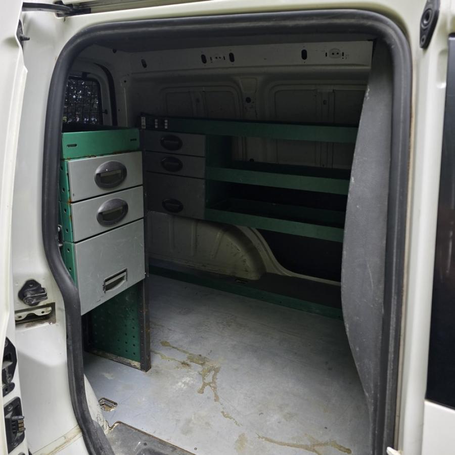 Dzeltens Volkswagen Caddy 2013 Sillamē, ar dzinēja tilpumu 0.00 L un nobraukumu 310 tūkst. km par 4200 €, foto 11 vietnē AUTOMOTO.COM.LV