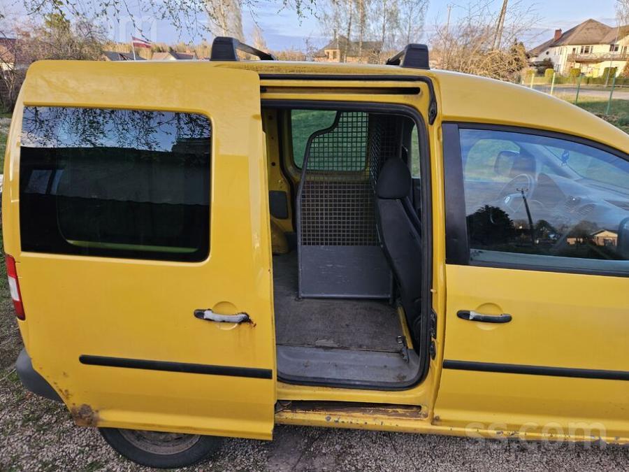 Yellow Volkswagen Caddy 2004 in Riga, with an engine capacity of 2.00 L and mileage of 271 thousand km for 1800 €, photo 8 on AUTOMOTO.COM.LV