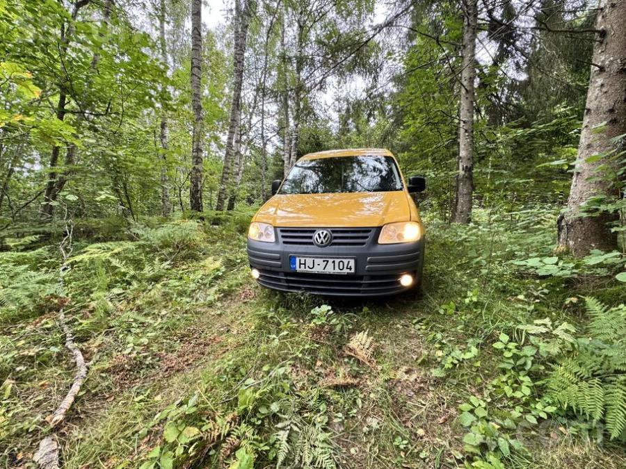 Yellow Volkswagen Caddy 2006 in Kuldiga, with an engine capacity of 1.90 L and mileage of 265 thousand km for 1800 €, photo 1 on AUTOMOTO.COM.LV