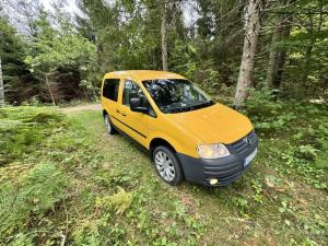 Yellow Volkswagen Caddy 2006 in Kuldiga, with an engine capacity of 1.90 L and mileage of 265 thousand km for 1800 €, photo 3 on AUTOMOTO.COM.LV