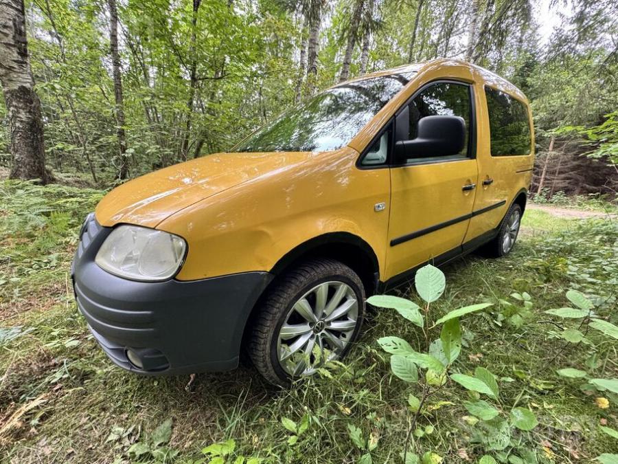 Yellow Volkswagen Caddy 2006 in Kuldiga, with an engine capacity of 1.90 L and mileage of 265 thousand km for 1800 €, photo 6 on AUTOMOTO.COM.LV
