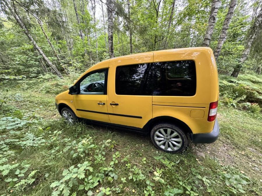 Yellow Volkswagen Caddy 2006 in Kuldiga, with an engine capacity of 1.90 L and mileage of 265 thousand km for 1800 €, photo 7 on AUTOMOTO.COM.LV