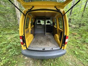 Yellow Volkswagen Caddy 2006 in Kuldiga, with an engine capacity of 1.90 L and mileage of 265 thousand km for 1800 €, photo 9 on AUTOMOTO.COM.LV