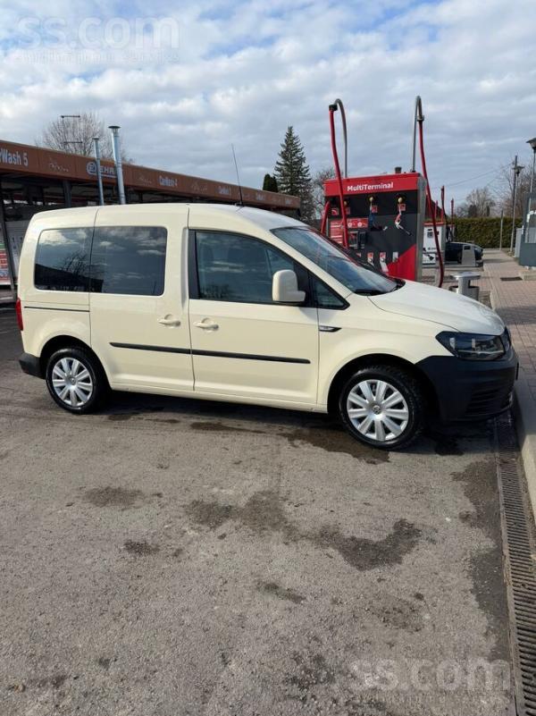 Yellow Volkswagen Caddy 2016 in Riga, with an engine capacity of 2.00 L and mileage of 286 thousand km for 7900 €, photo 4 on AUTOMOTO.COM.LV