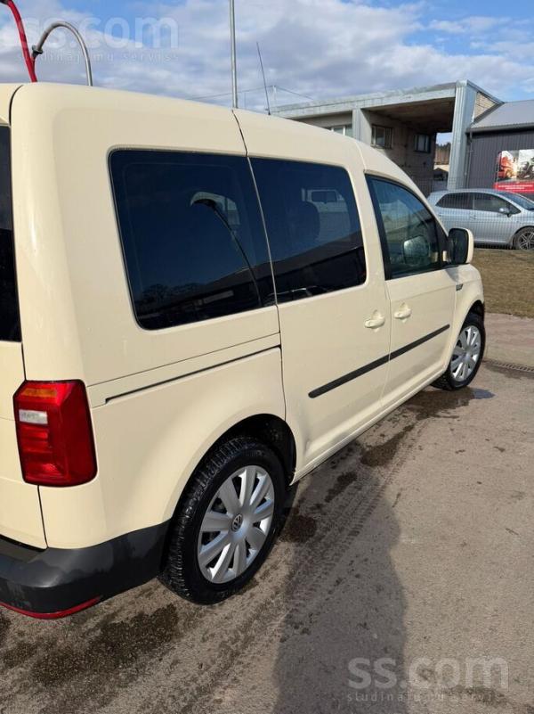 Yellow Volkswagen Caddy 2016 in Riga, with an engine capacity of 2.00 L and mileage of 286 thousand km for 7900 €, photo 5 on AUTOMOTO.COM.LV