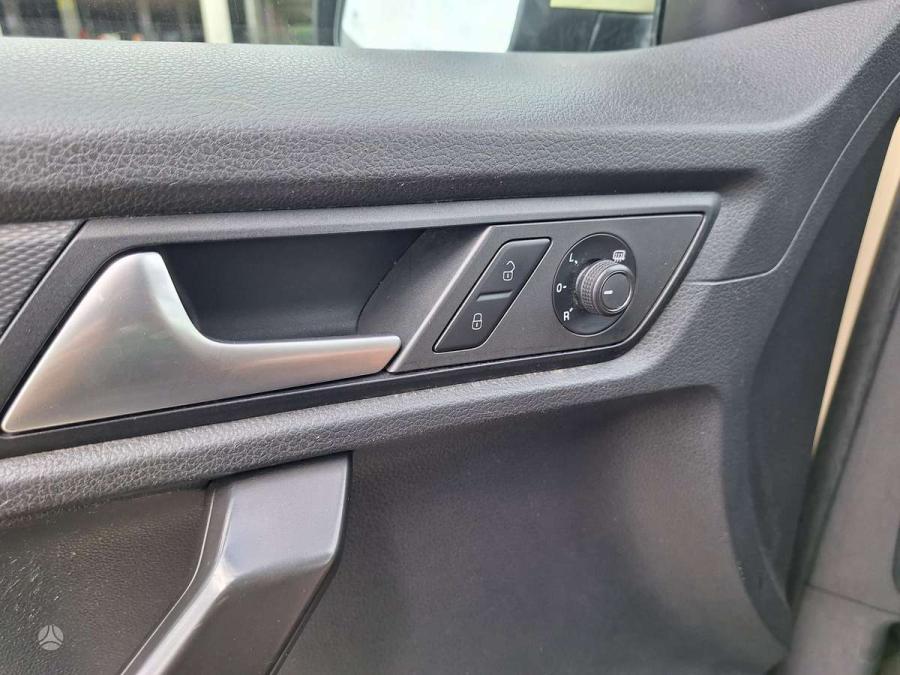 Dzeltens Volkswagen Caddy 2016 Viļņa, ar dzinēja tilpumu 2.00 L un nobraukumu 453 tūkst. km par 5500 €, foto 13 vietnē AUTOMOTO.COM.LV