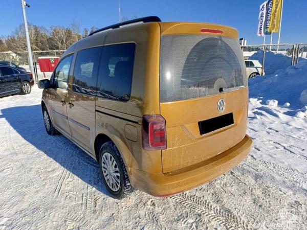 Yellow Volkswagen Caddy 2017 in Avizieniai, with an engine capacity of 2.00 L and mileage of 108 thousand km for 11900 €, photo 3 on AUTOMOTO.COM.LV