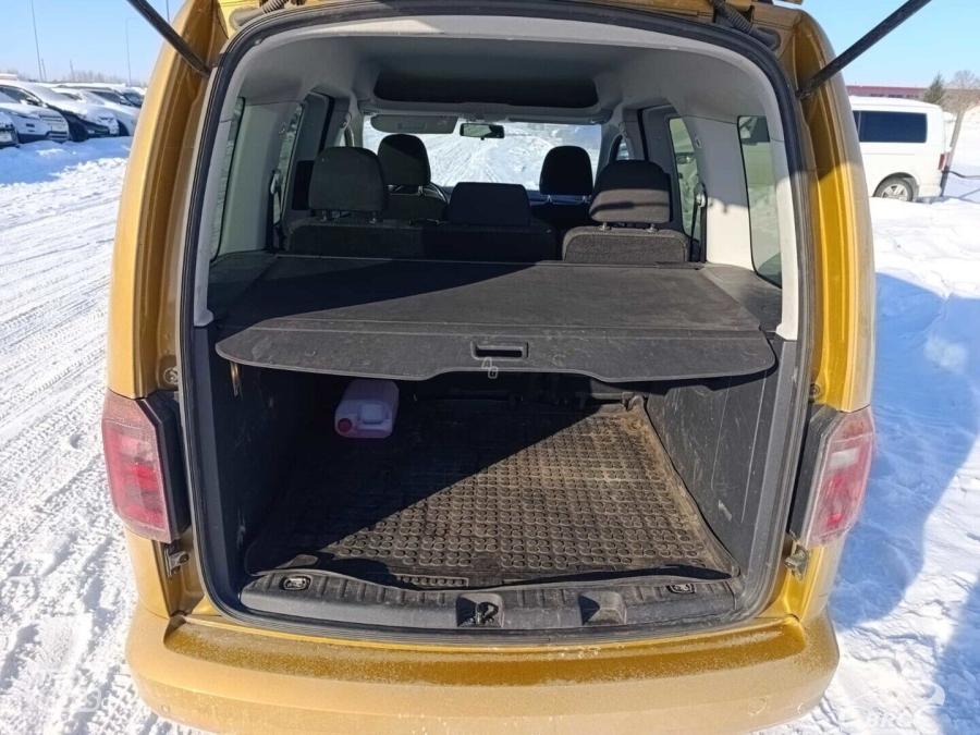 Yellow Volkswagen Caddy 2017 in Avizieniai, with an engine capacity of 2.00 L and mileage of 108 thousand km for 11900 €, photo 23 on AUTOMOTO.COM.LV