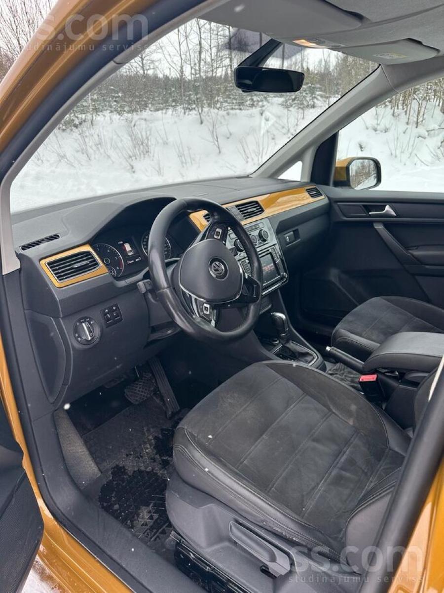 Yellow Volkswagen Caddy 2018 in Liepaja, with an engine capacity of 2.00 L and mileage of 276 thousand km for 16450 €, photo 4 on AUTOMOTO.COM.LV