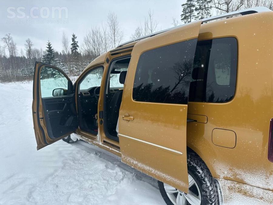 Yellow Volkswagen Caddy 2018 in Liepaja, with an engine capacity of 2.00 L and mileage of 276 thousand km for 16450 €, photo 7 on AUTOMOTO.COM.LV