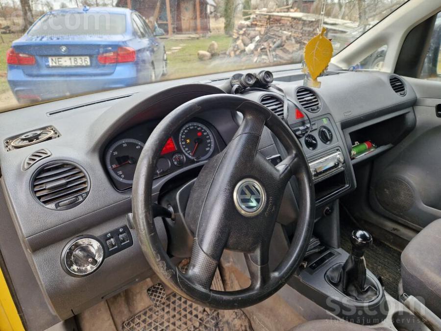 Желтый Фольксваген Кадди 2004 в Лиепая, объемом двигателя 2.00 л и пробегом 390 тыс. км за 1450 €, фото 8 на AUTOMOTO.COM.LV