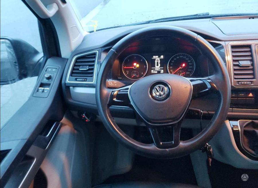 Grey Volkswagen California 2018 in Klaipeda, with an engine capacity of 1.97 L and mileage of 118 thousand km for 16700 €, photo 10 on AUTOMOTO.COM.LV