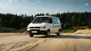 Balts Volkswagen California 1992 Viļņa, ar dzinēja tilpumu 2.40 L un nobraukumu 358 tūkst. km par 8700 €, foto  vietnē AUTOMOTO.COM.LV