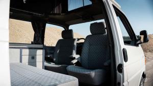 Balts Volkswagen California 1992 Viļņa, ar dzinēja tilpumu 2.40 L un nobraukumu 358 tūkst. km par 8700 €, foto 9 vietnē AUTOMOTO.COM.LV