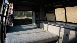 Balts Volkswagen California 1992 Viļņa, ar dzinēja tilpumu 2.40 L un nobraukumu 358 tūkst. km par 8700 €, foto 11 vietnē AUTOMOTO.COM.LV