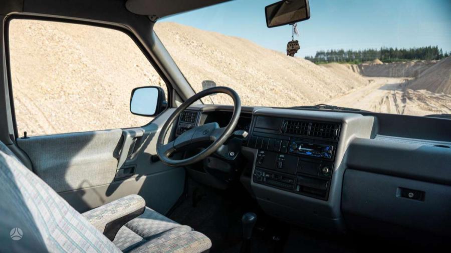 Balts Volkswagen California 1992 Viļņa, ar dzinēja tilpumu 2.40 L un nobraukumu 358 tūkst. km par 8700 €, foto 15 vietnē AUTOMOTO.COM.LV