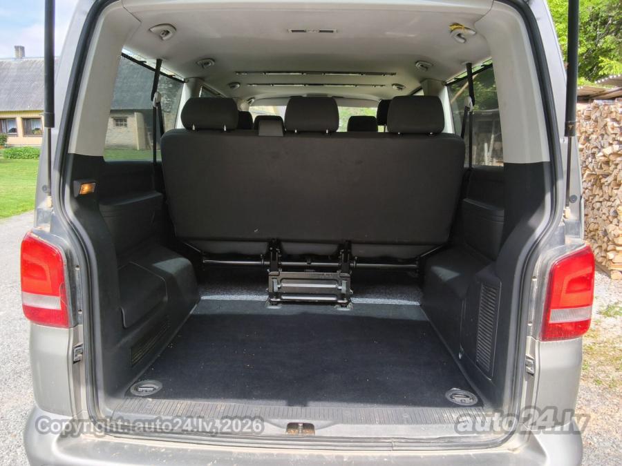 Smilšu krāsa Volkswagen Caravelle 2012 Tallina, ar dzinēja tilpumu 2.00 L un nobraukumu 283 tūkst. km par 13000 €, foto 6 vietnē AUTOMOTO.COM.LV