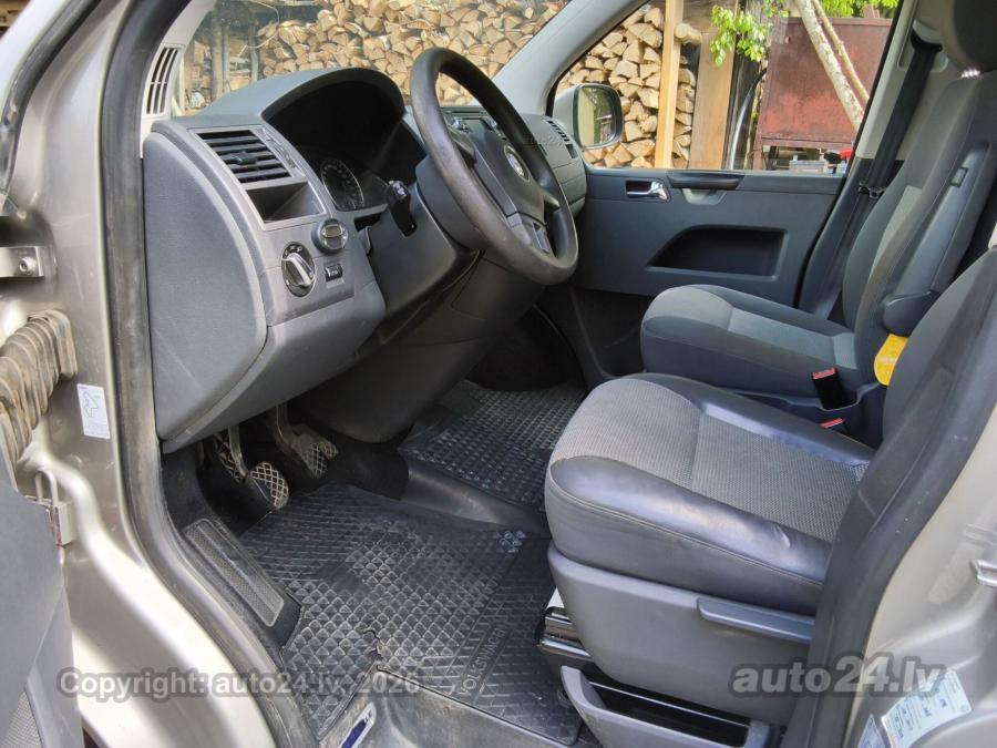 Smilšu krāsa Volkswagen Caravelle 2012 Tallina, ar dzinēja tilpumu 2.00 L un nobraukumu 283 tūkst. km par 13000 €, foto 9 vietnē AUTOMOTO.COM.LV