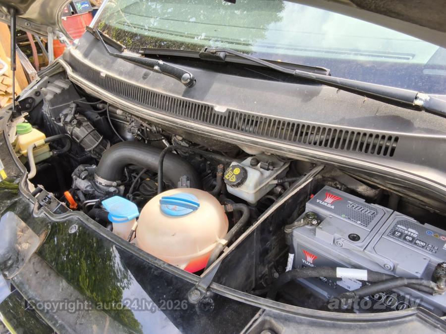 Smilšu krāsa Volkswagen Caravelle 2012 Tallina, ar dzinēja tilpumu 2.00 L un nobraukumu 283 tūkst. km par 13000 €, foto 11 vietnē AUTOMOTO.COM.LV