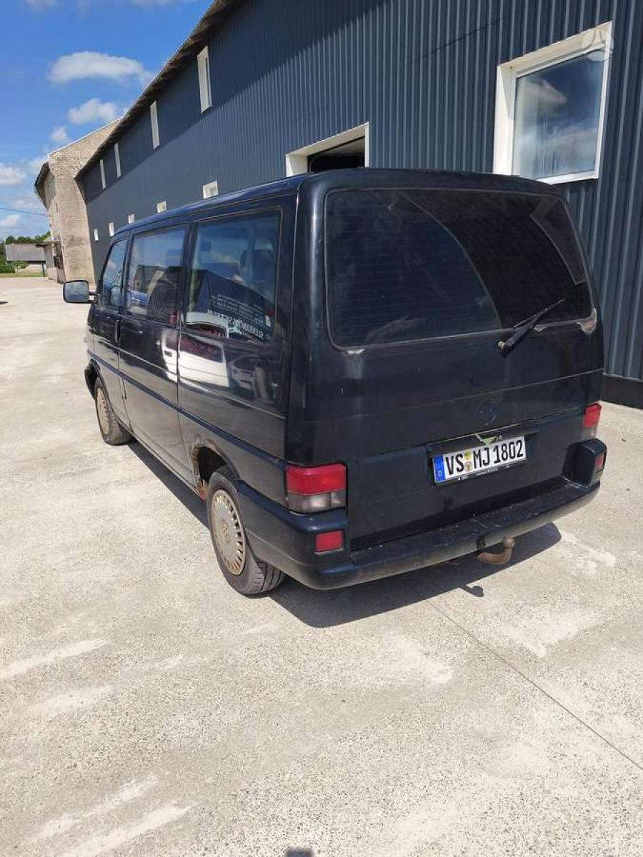 Melns Volkswagen Caravelle 2003 Kretinga, ar dzinēja tilpumu 2.50 L un nobraukumu 292 tūkst. km par 6500 €, foto 4 vietnē AUTOMOTO.COM.LV