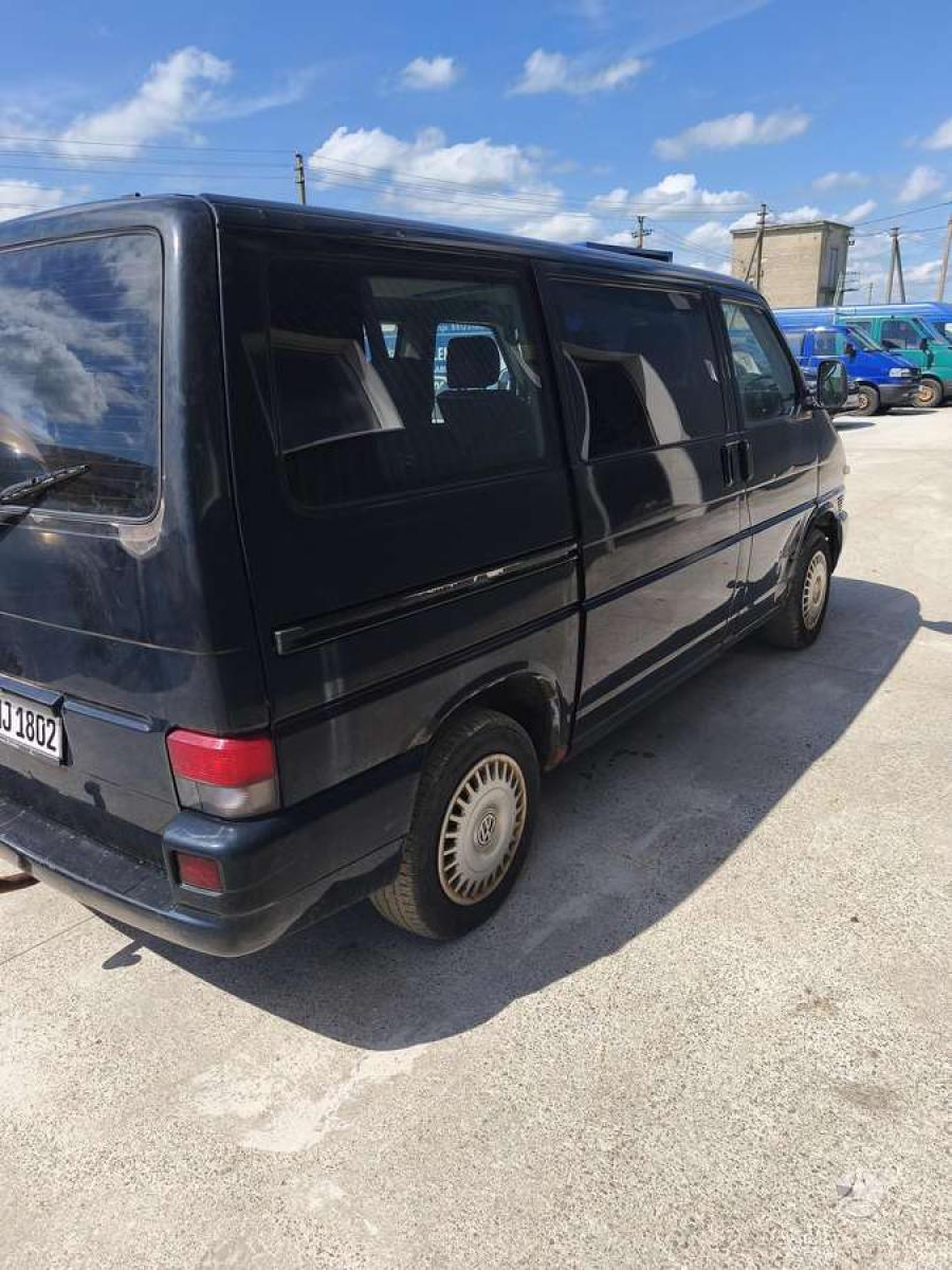 Melns Volkswagen Caravelle 2003 Kretinga, ar dzinēja tilpumu 2.50 L un nobraukumu 292 tūkst. km par 6500 €, foto 5 vietnē AUTOMOTO.COM.LV