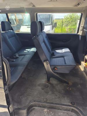 Melns Volkswagen Caravelle 2003 Kretinga, ar dzinēja tilpumu 2.50 L un nobraukumu 292 tūkst. km par 6500 €, foto 7 vietnē AUTOMOTO.COM.LV