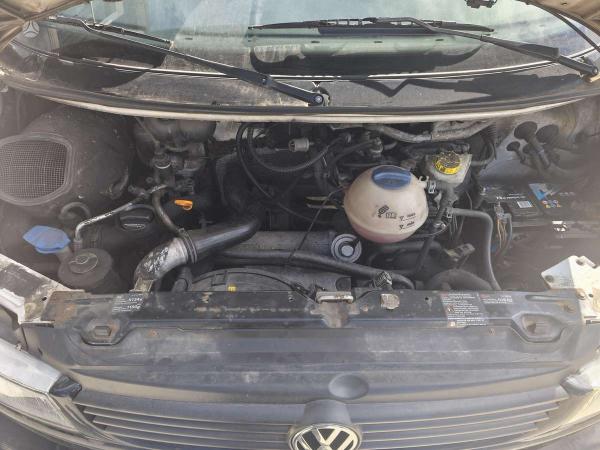 Black Volkswagen Caravelle 2003 in Kretinga, with an engine capacity of 2.50 L and mileage of 292 thousand km for 6500 €, photo 7 on AUTOMOTO.COM.LV