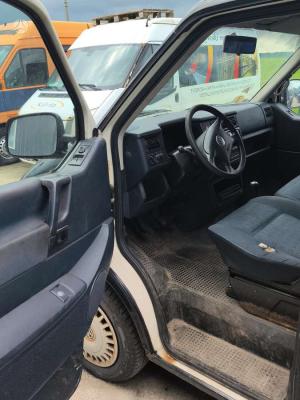 Melns Volkswagen Caravelle 2003 Kretinga, ar dzinēja tilpumu 2.50 L un nobraukumu 292 tūkst. km par 6500 €, foto 10 vietnē AUTOMOTO.COM.LV